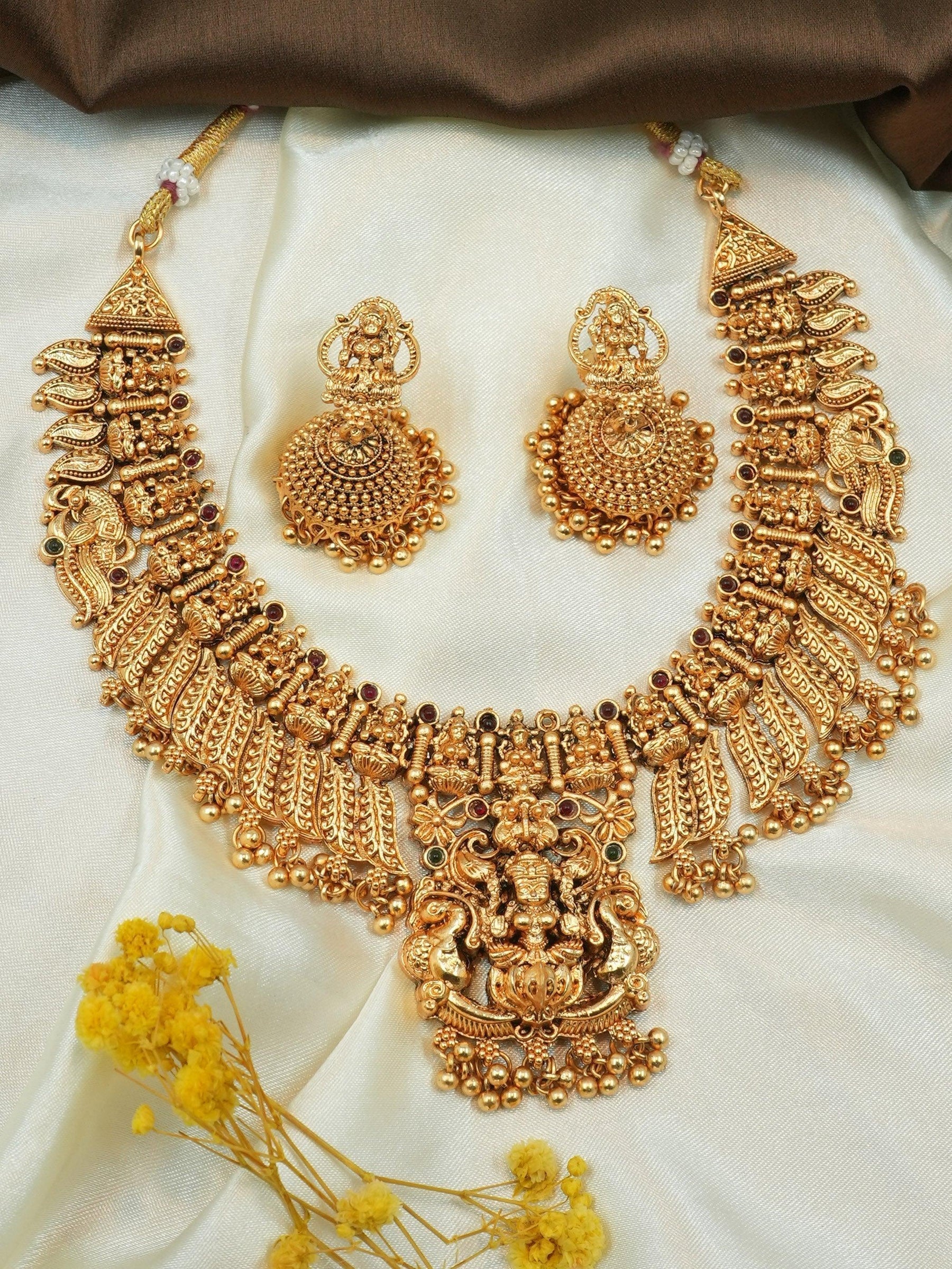 Buy Gold plated Imitation Jewelry Pipe Short Necklace Set Online - Griiham